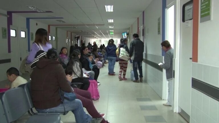 More patients, fewer resources. Demand grows in public hospitals: 742 ...