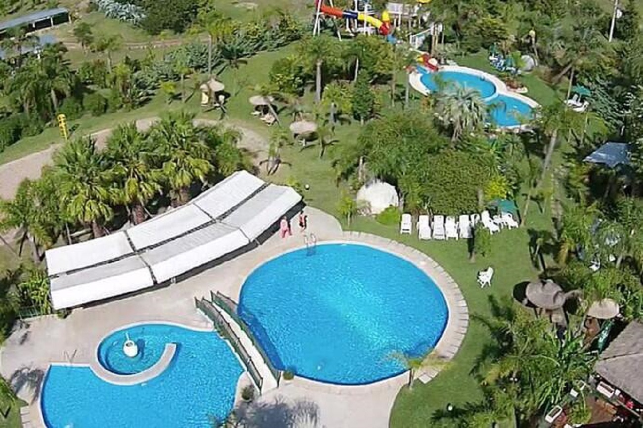 Pure caste. New trips by Adorni with his family to an all-inclusive ...